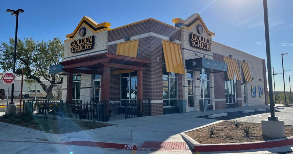 Golden Chick Restaurant Opens in Big Spring