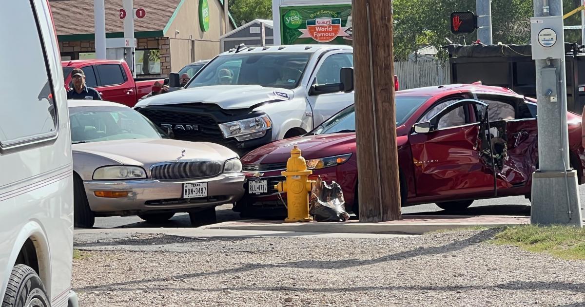 WATCH: Drivers Claim Right-of-Way in Major 3 Vehicle Crash