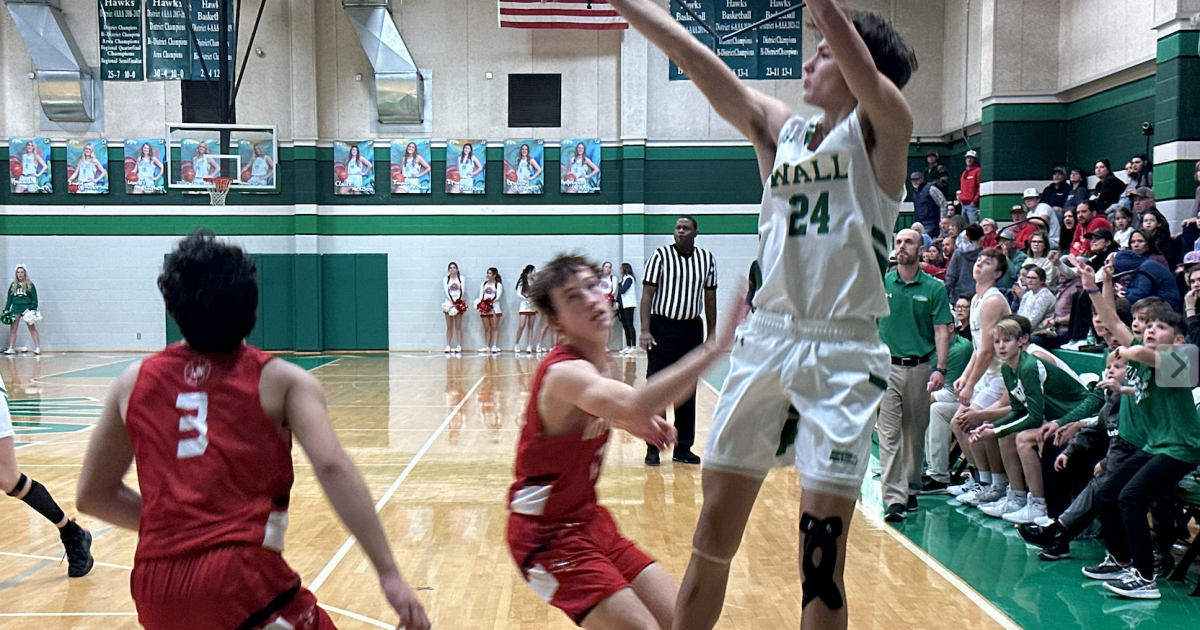 Wall Keeps its District Title Hopes Alive Against Jim Ned