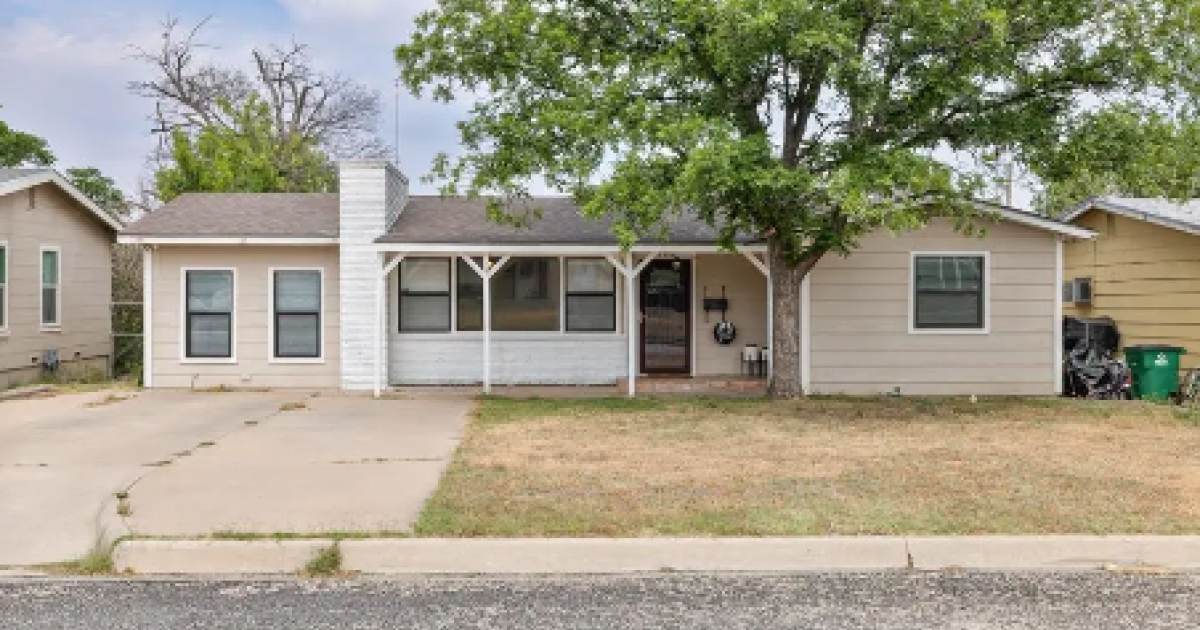 906 N Adams St, San Angelo, TX 76904