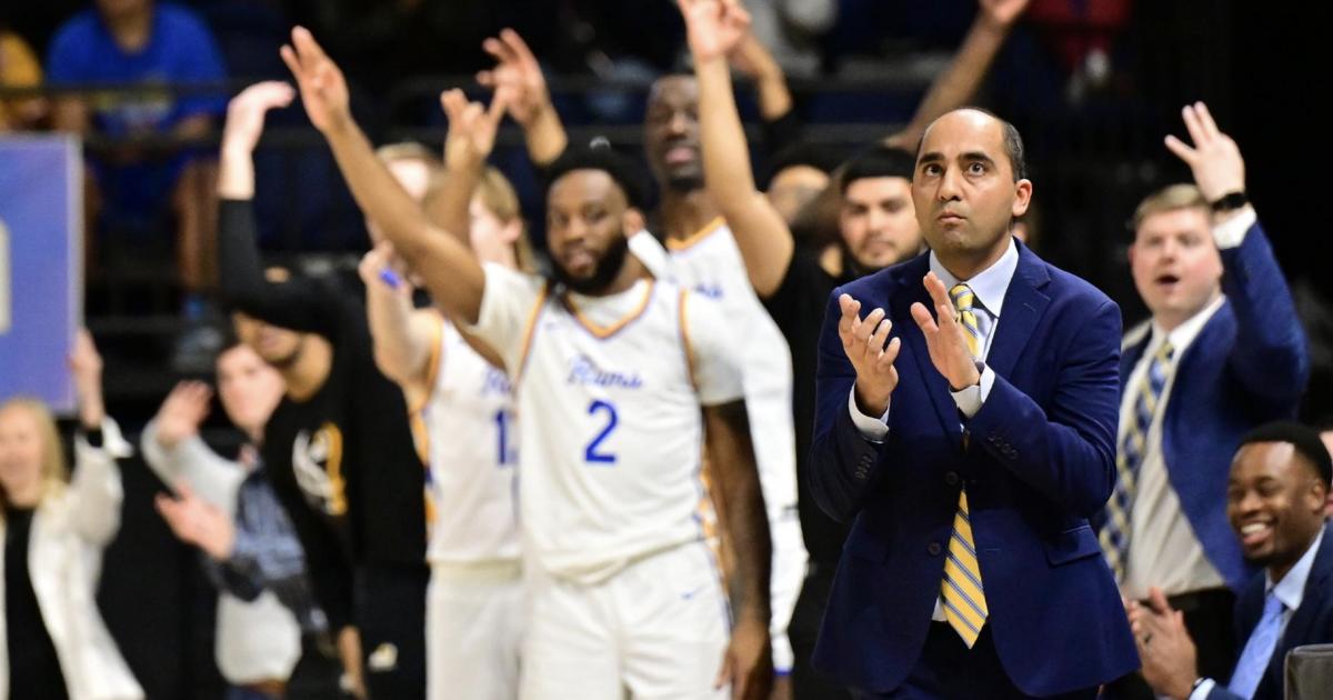 Angelo State Basketball Coach Named DII Coach of the Week