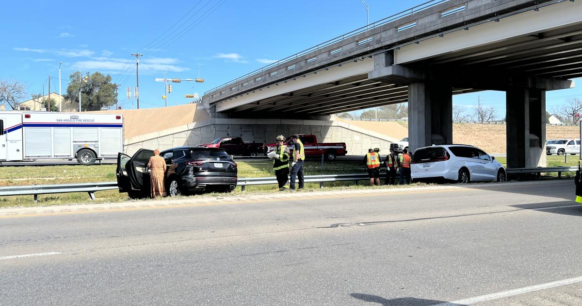 Crash Stops Traffic On Houston Harte Expy