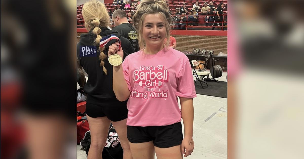 Lady Cougars Polk Sets Deadlift Record and Qualifies for State