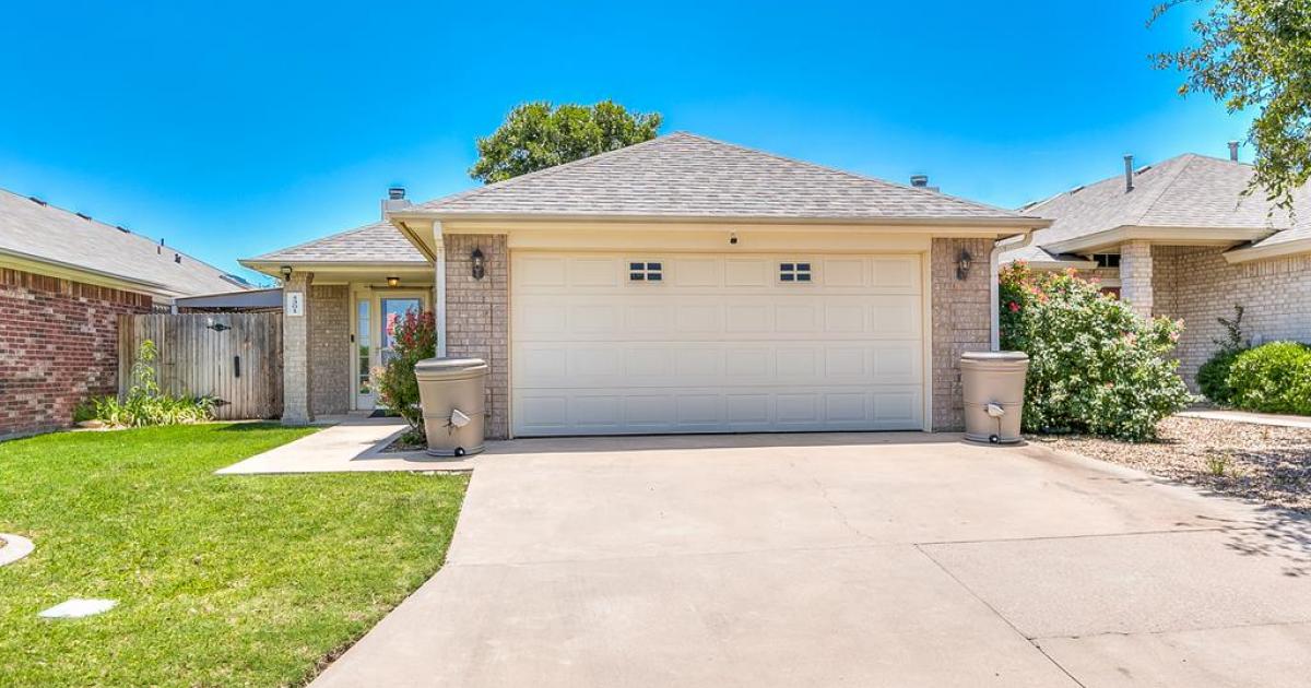 4301 Green Meadow Dr, San Angelo, TX 76904