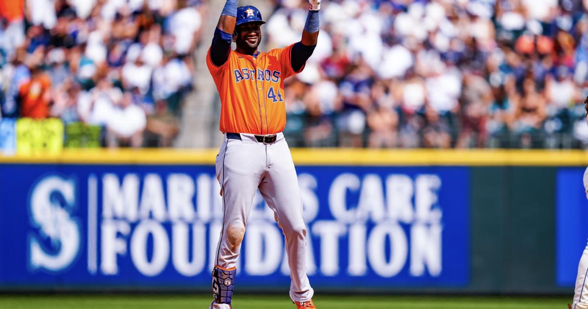 Alvarez Hits for the Cycle as Astros Tie for First in AL West