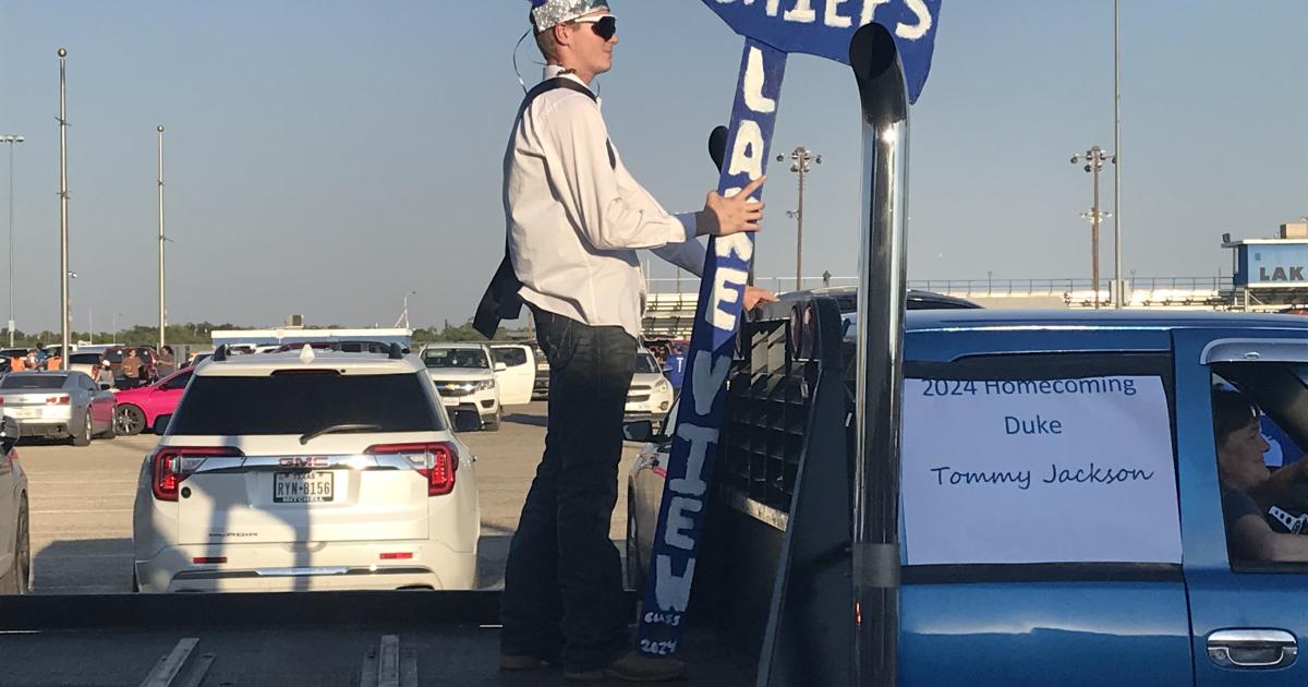 GALLERY: San Angelo Lake View Puts on Homecoming Parade