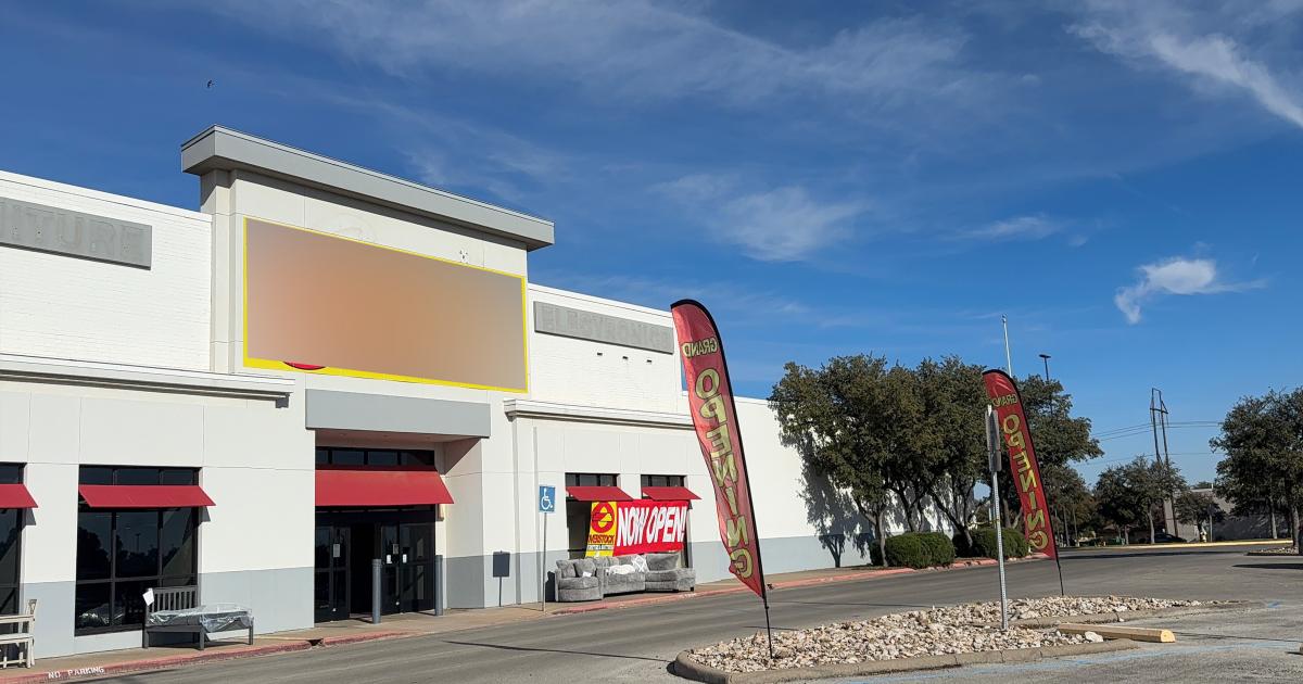 New Business Opens at Sunset Mall