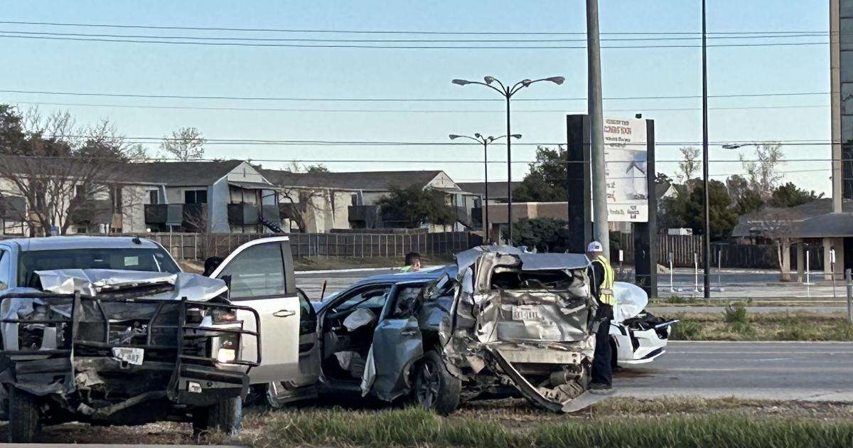 2 Sent to the Hospital After 4-Vehicle Crash on West Loop 306
