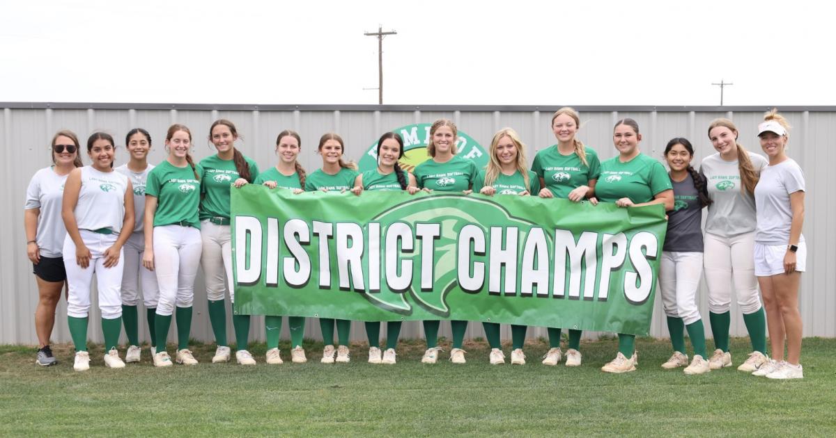Wall Lady Hawks Ready for the Playoffs