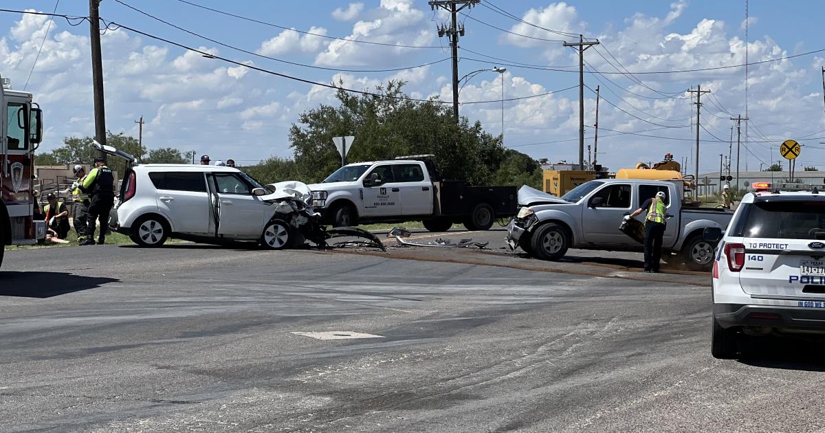 Head-On Crash Shuts Down North Bell Street