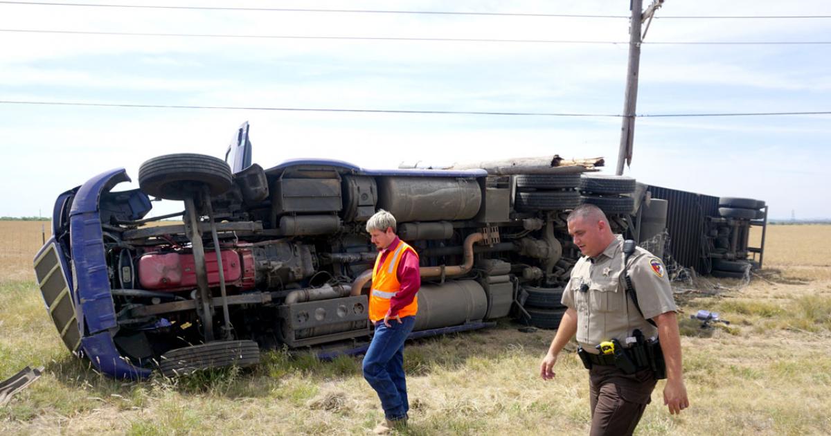 18 Wheeler Loses Control Strikes Pole Rolls