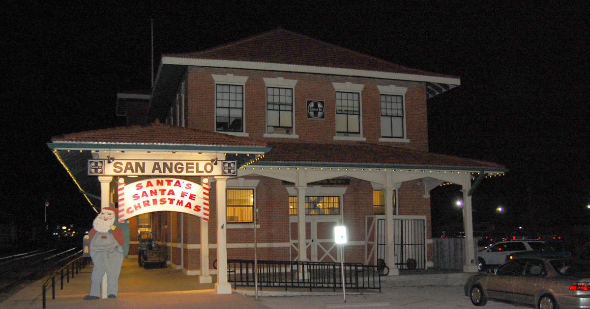 All Aboard! Santa's Santa Fe Christmas Rolls Into Town