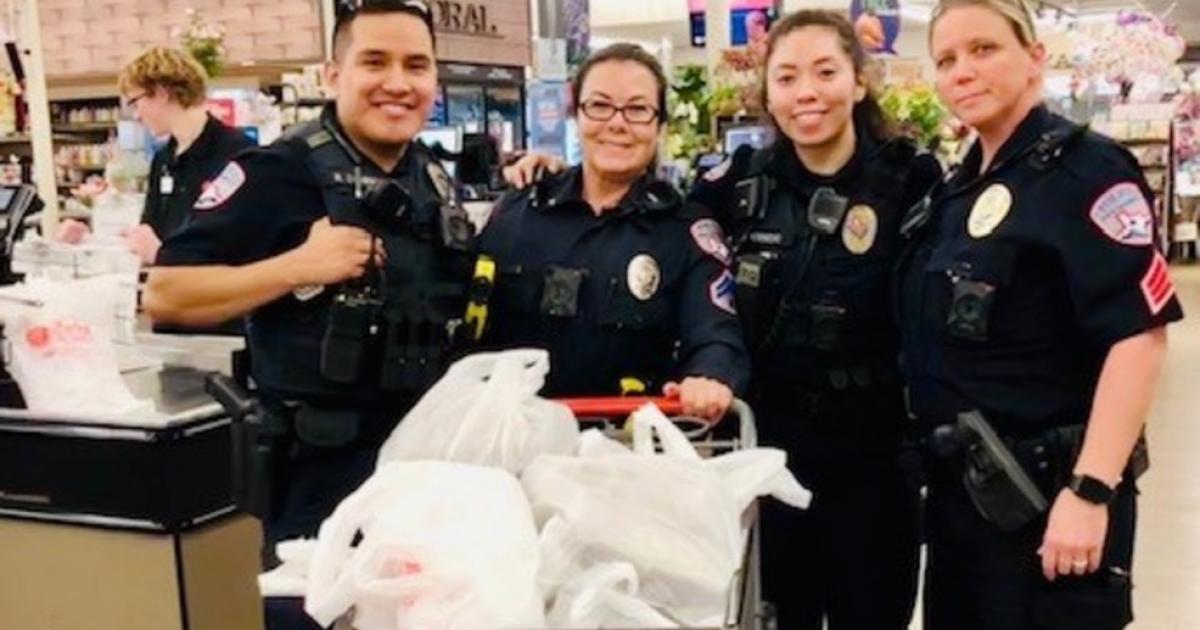 SAPD Officers Buy Groceries for Quarantined Woman