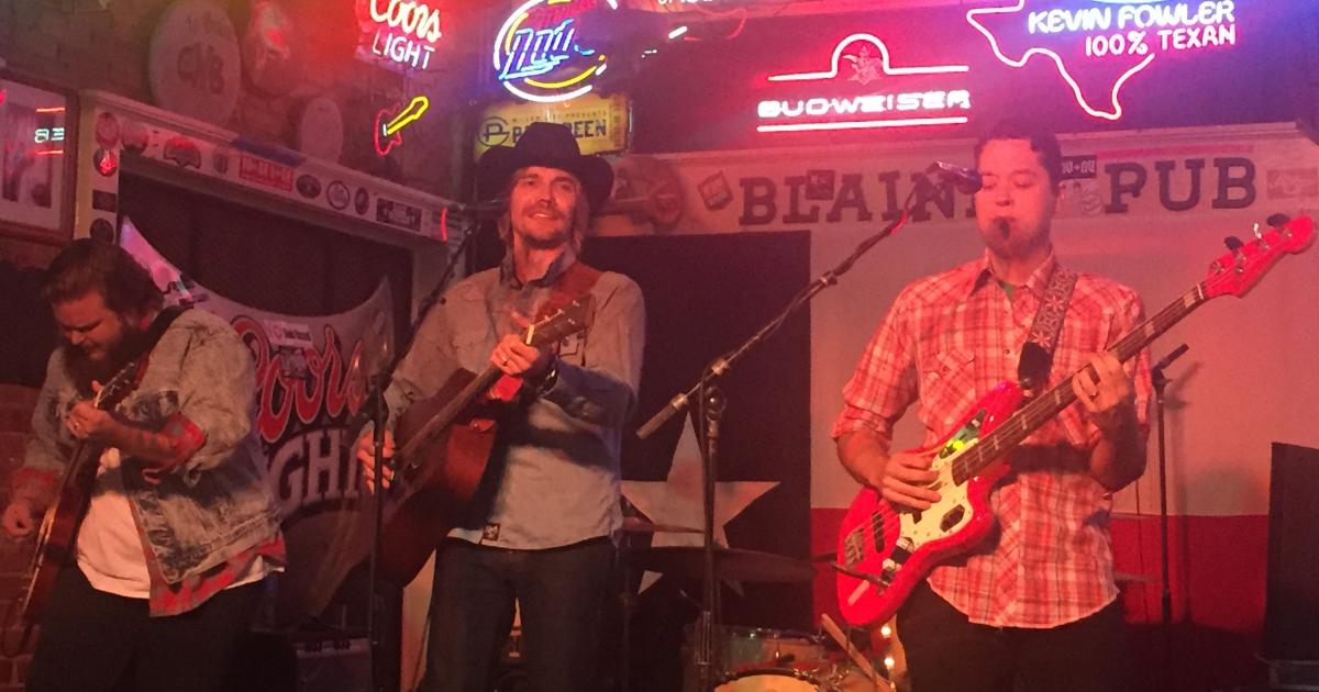 "The Voice" Star Performs in Downtown San Angelo