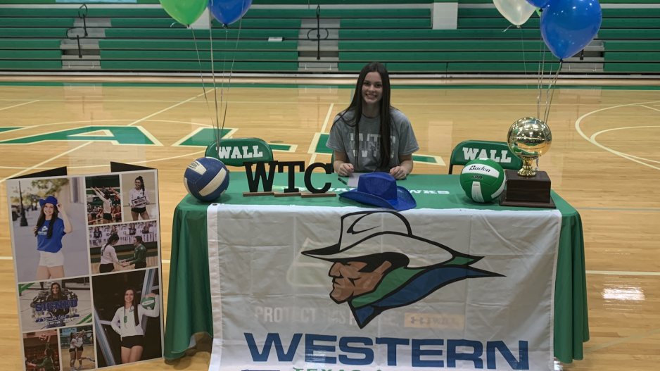 WATCH: Wall Lady Hawk's Brooke Lehr Signs with Western Texas College