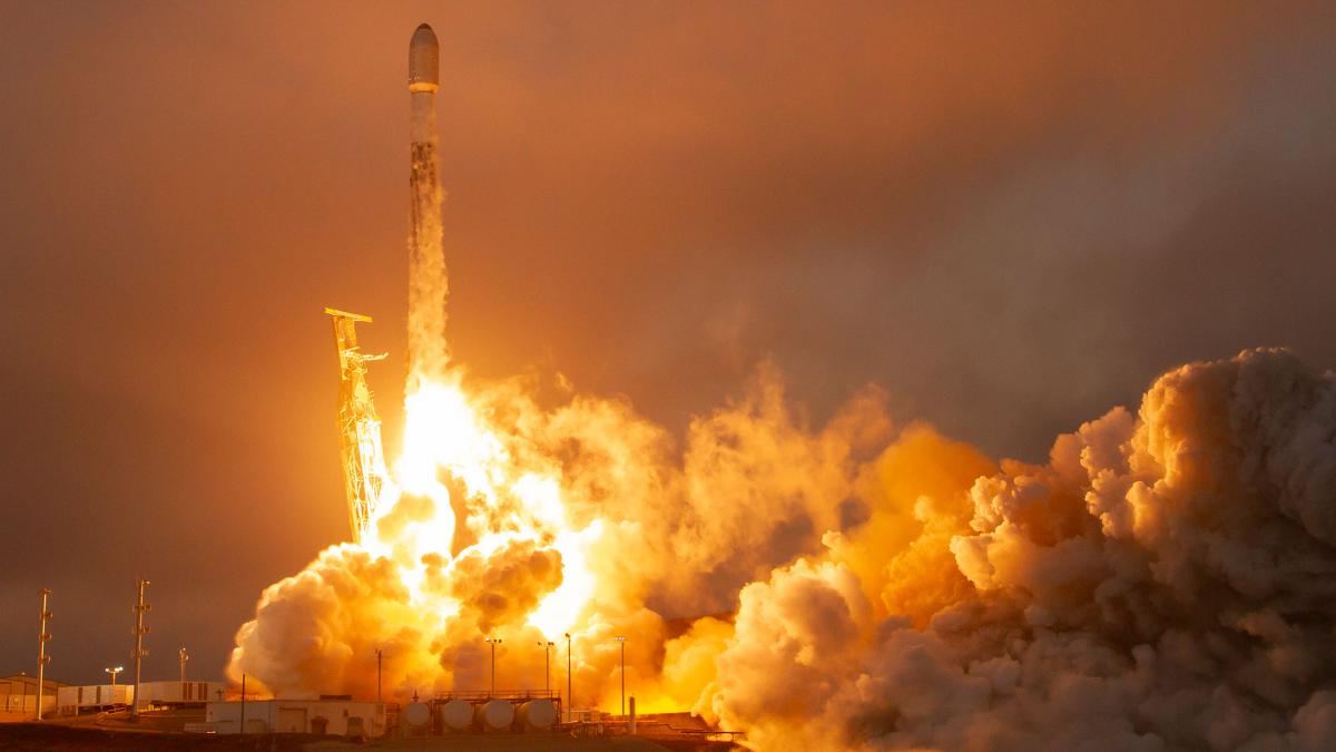 Elon Musk s Rocket Spotted All The Way From Wall Texas elon-musk-s-rocket-spotted-all-the-way-from-wall-texas