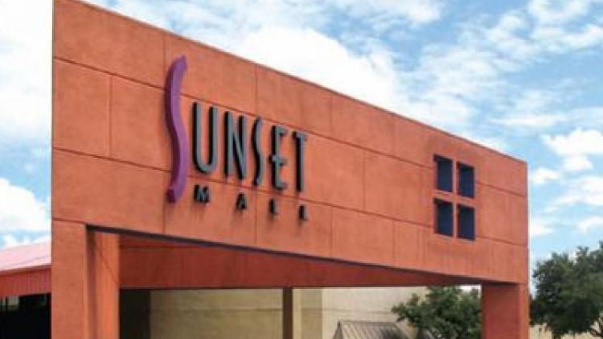 LIVE! Daily News | Backpack Giveaway at the Sunset Mall on Saturday