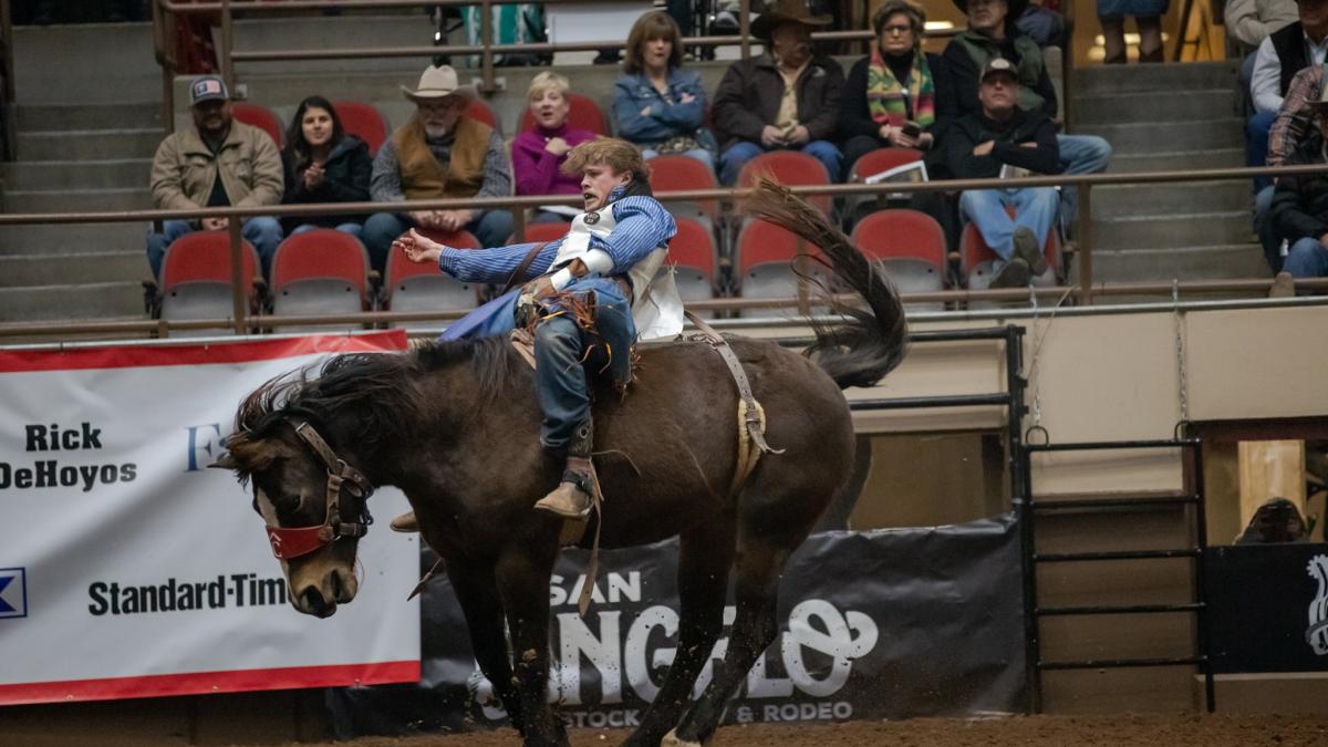 Kody Lamb Takes Early and Sustainable Lead With 88-Point Bareback Ride