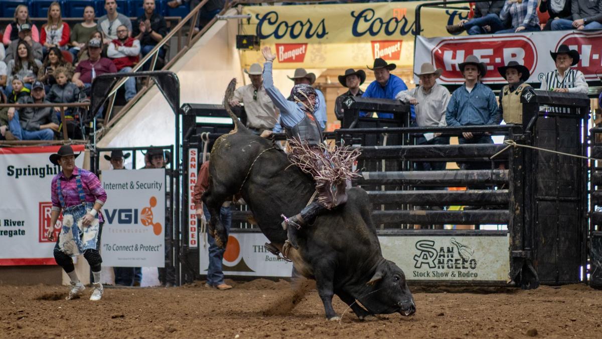 San Angelo Rodeo Bull Riders: Ty Wallace Now in 3rd in Bull Riding ...