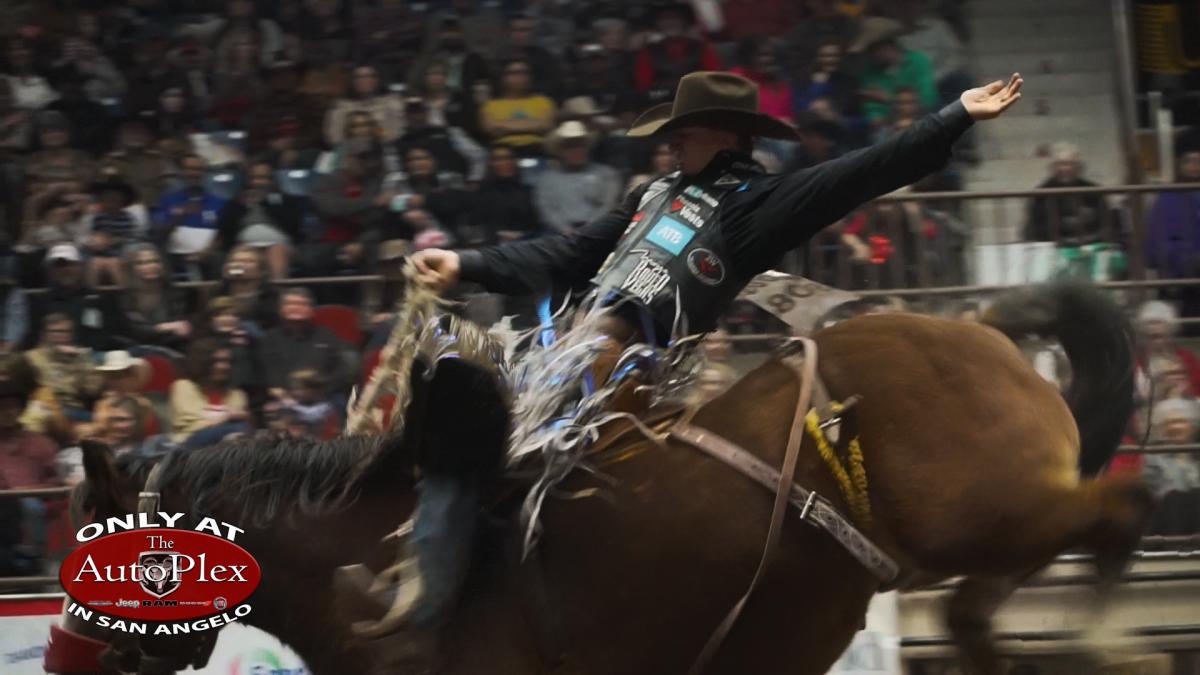 Zeke Thurston Outlasts Wright Family For Saddle Bronc Title